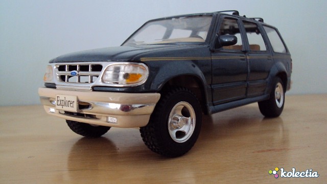 1:24 Maisto Ford Explorer 2002 Green - Kolectia